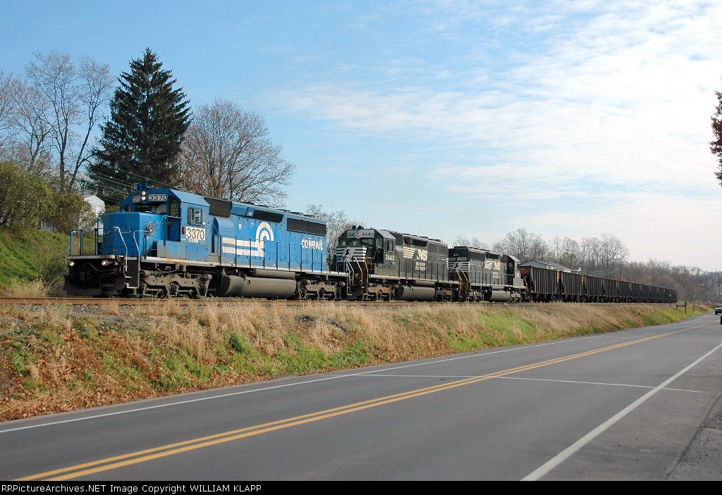 NS 537 with SD40-2s